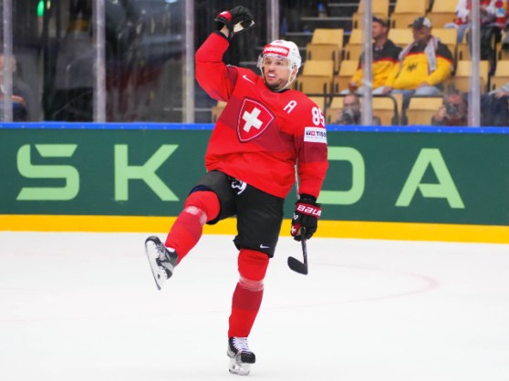 🇨🇭 Sven Andrighetto Named 2025 IIHF Male Player Of The Year ...
